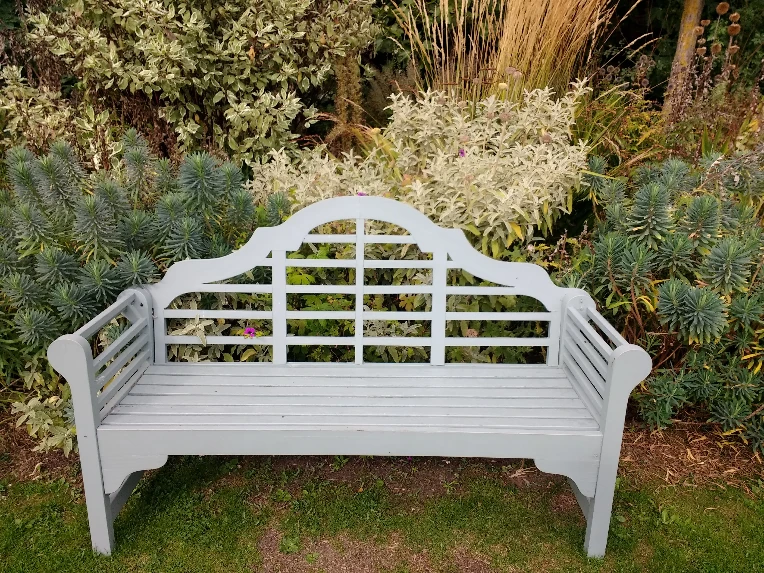 📸 Photo #527 — Grey Bench - Full View Low Shot - by Nez-Man